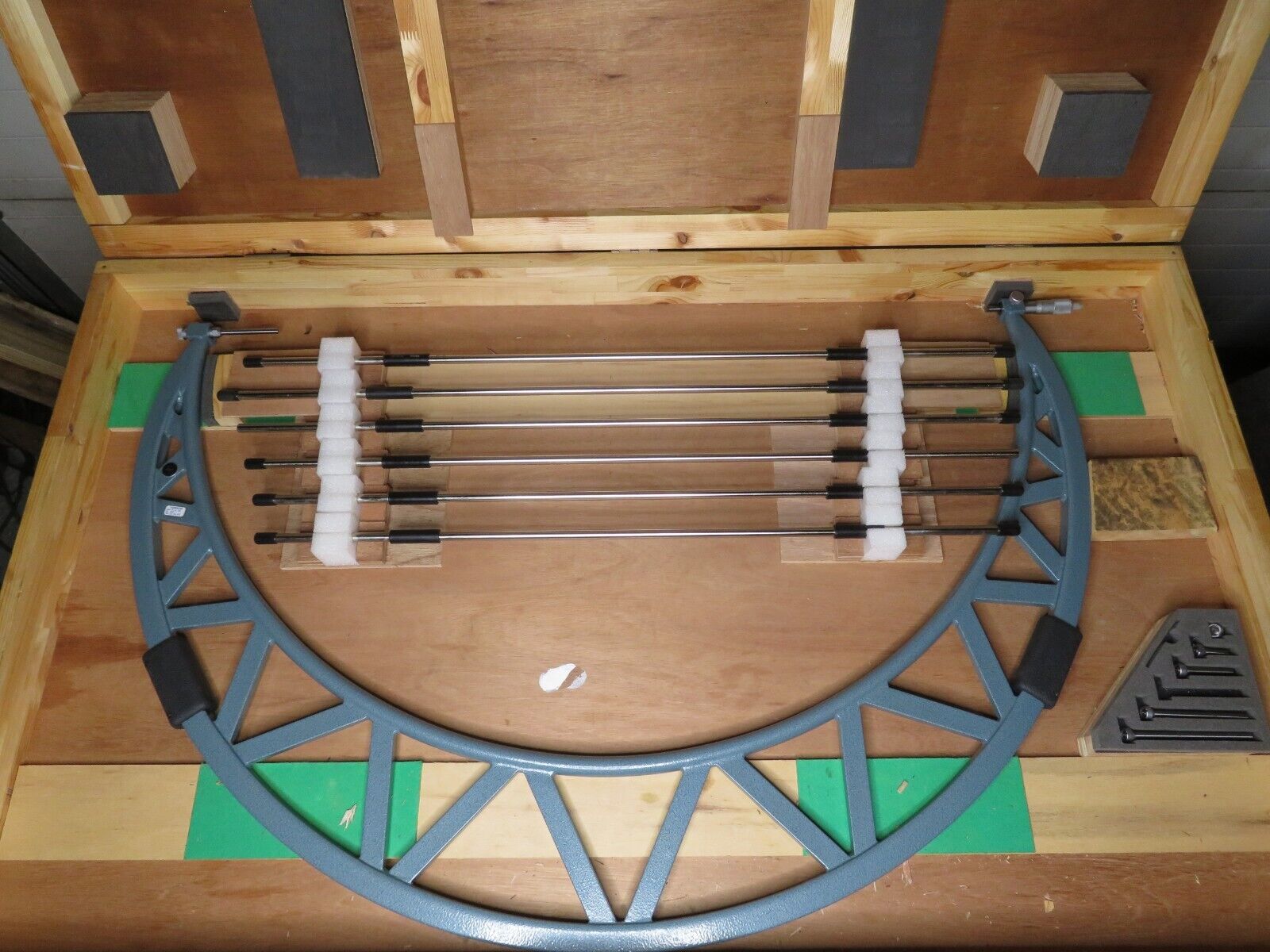 Mitutoyo 104-205 Mechanical Micrometer w/6 Interchangeable Anvils 36-42 ...