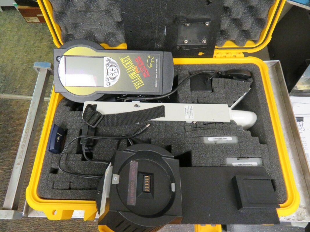 Berkeley Varitronics YellowJacket Plus 802.11b W-LAN Analysis System ...