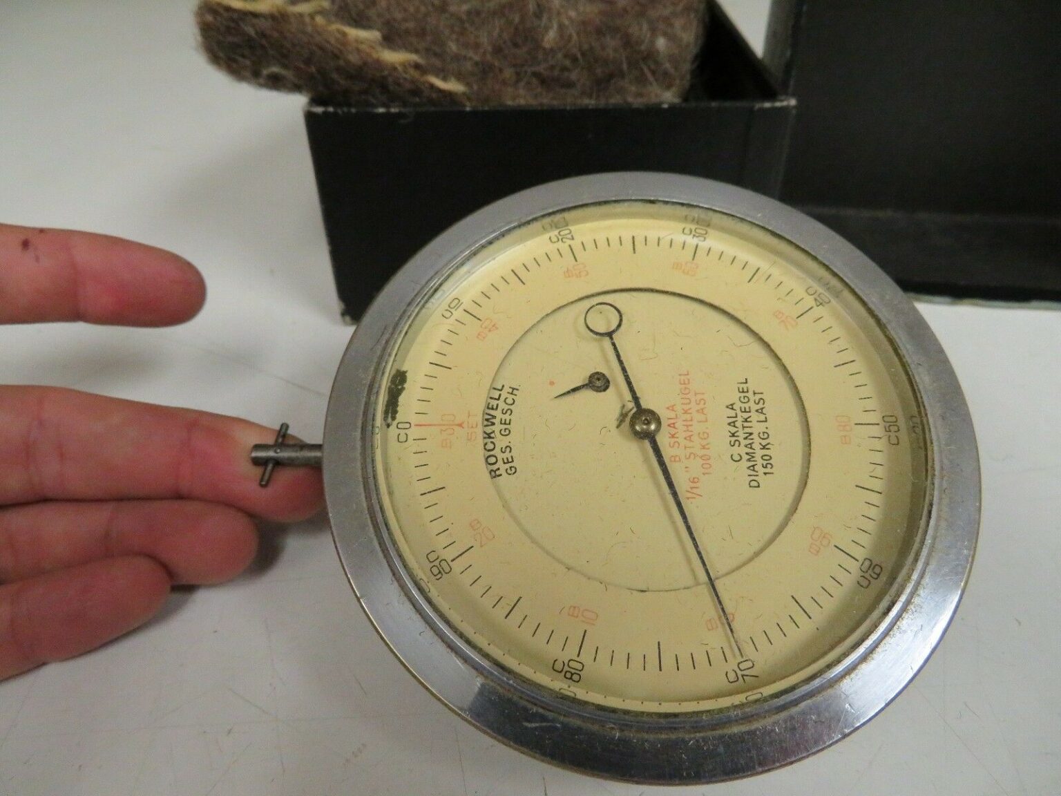 Rockwell 100KG Push/PULL Indicator gage w/ case – Dial Type – B&C Scale ...