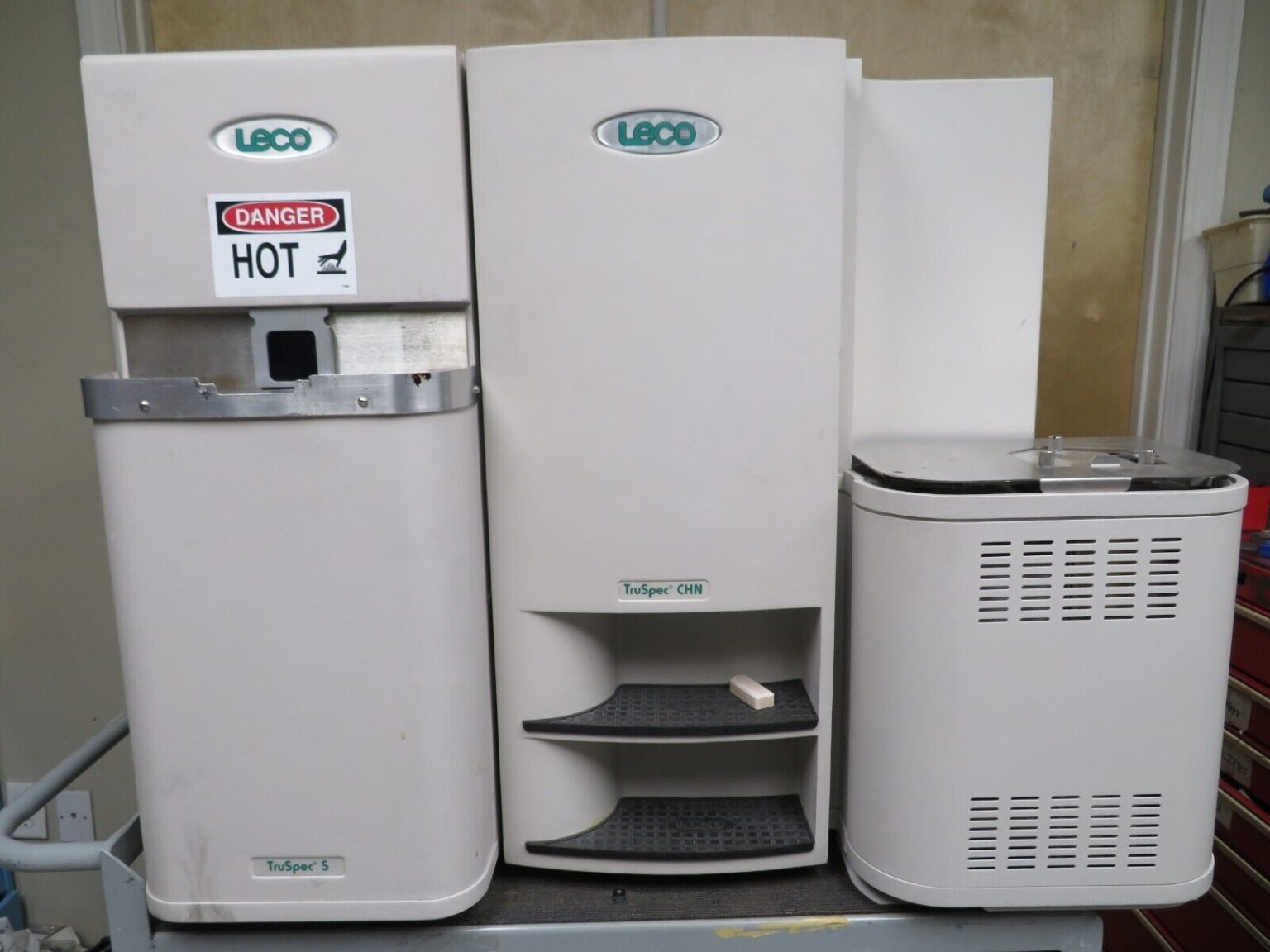 Leco TruSpec CHN w/ TrueSpec S carbon, hydrogen, nitrogen, sulfur Analyzer – Bullseye Calibration