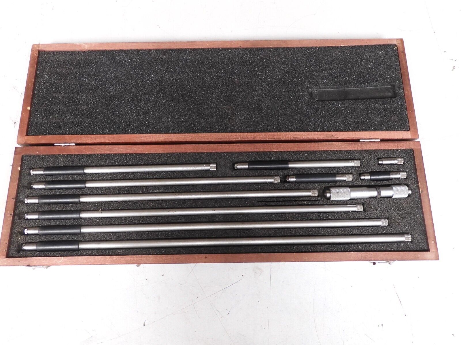 Starrett – 2"-24"/.001" Inside Micrometer Set – PU39 – Bullseye Calibration