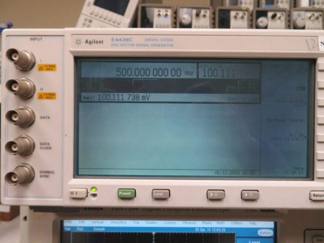 Agilent E4438C 250khz – 3.0 GHz ESG Vector Signal Generator w/ Options NG25 – Bullseye Calibration