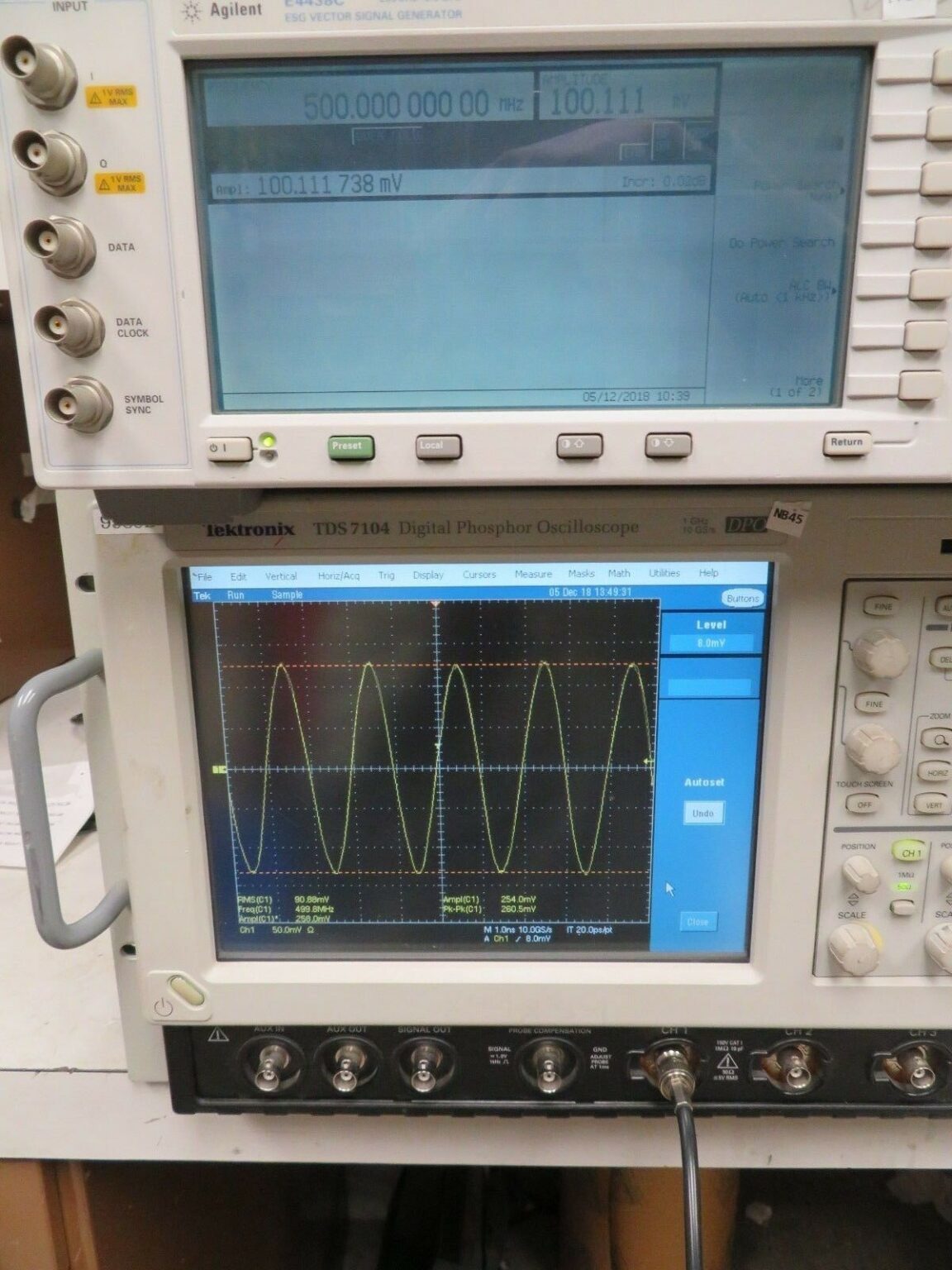 Agilent E4438C 250khz – 3.0 GHz ESG Vector Signal Generator w/ Options NG25 – Bullseye Calibration